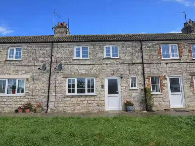 Rental! 1 BA 3 bedroom cottage for rent in Buckland Ripers, Do.