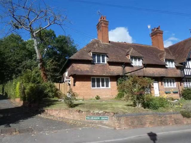 Unique 1 BA 3 bedroom cottage for rent in High Street, Hampton.