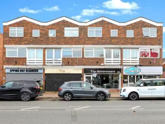 Nice 1 BA 3 bedroom duplex for rent in High Street, Epping, CM16