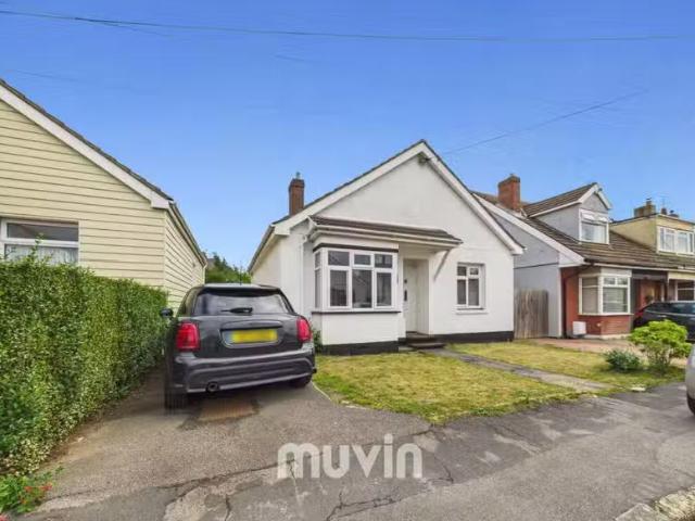 Cheap 1 BA 3 bedroom detached bungalow for rent in Brandon Roa.