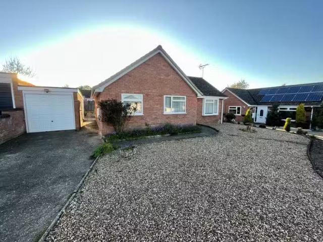 Deal! 1 BA 3 bedroom detached bungalow for rent in Bracken Ris.