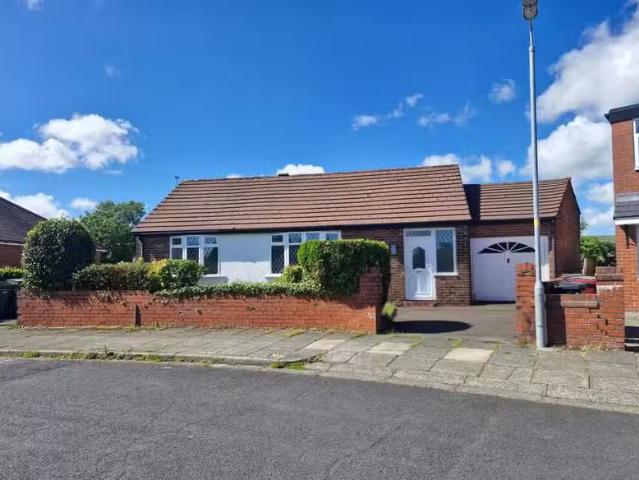 Deal! 1 BA 3 bedroom detached bungalow for rent in Craighall R.