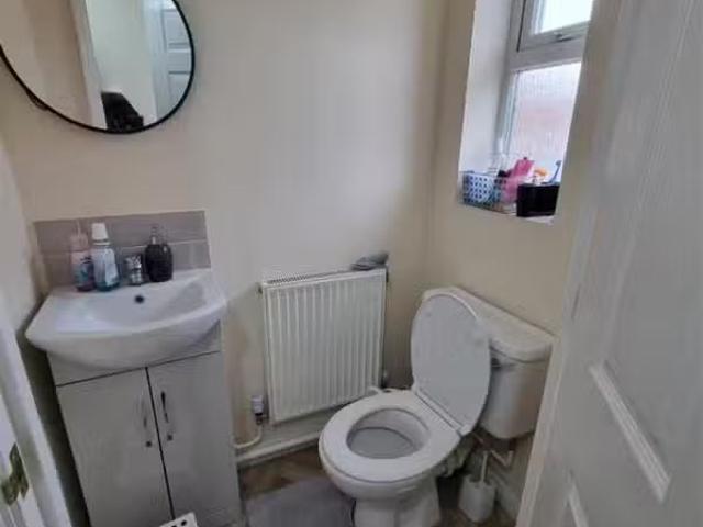 Unique 1 BA 3 bedroom detached house for rent in Darwin Court.