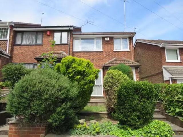 Deal! 1 BA 3 bedroom end of terrace house for rent in Florence.