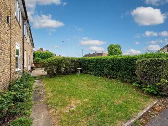 Deal! 1 BA 3 bedroom end of terrace house for rent in Ivorydow.