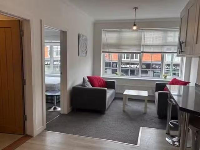 Cheap 1 BA 3 bedroom flat for rent in 3 bedroom First Floor Fl.