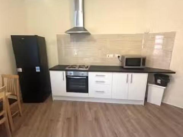 For Rent! 1 BA 3 bedroom flat for rent in 1a Bond Street, Birm.