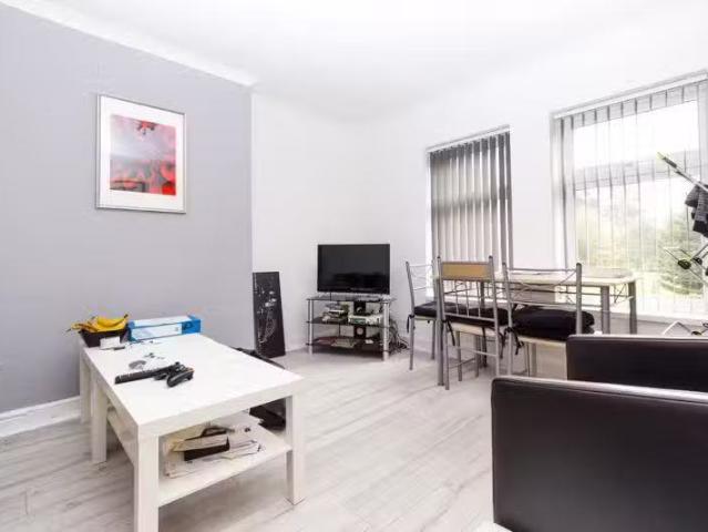 Rental! 1 BA 3 bedroom flat for rent in Allensbank Road, Cardi.