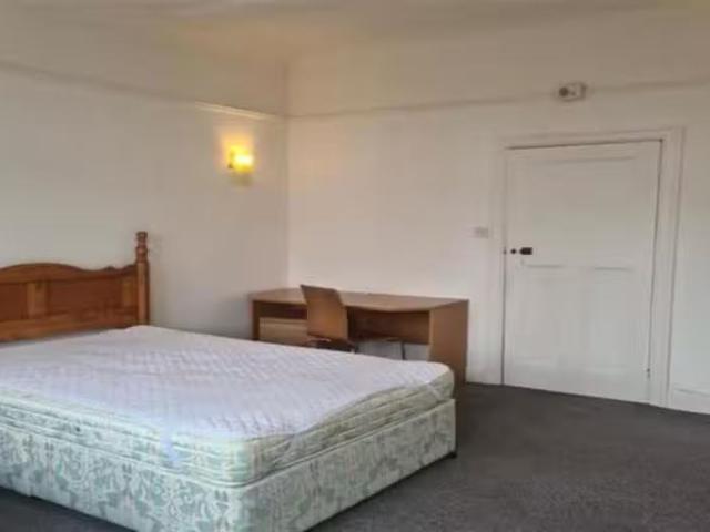 Rental! 1 BA 3 bedroom flat for rent in Alma Road, BH9
