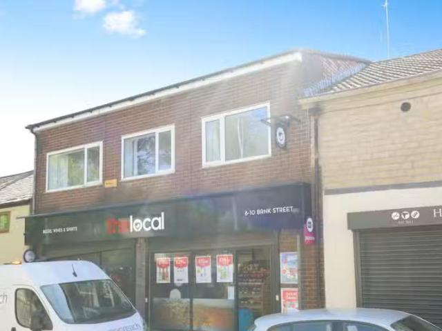 Rental! 1 BA 3 bedroom flat for rent in Bank Street, Walshaw.