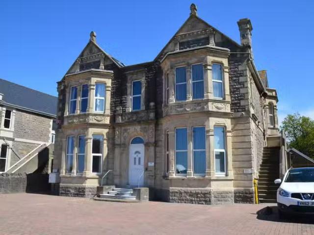 Just in! 1 BA 3 bedroom flat for rent in Beach Road, Weston Su.