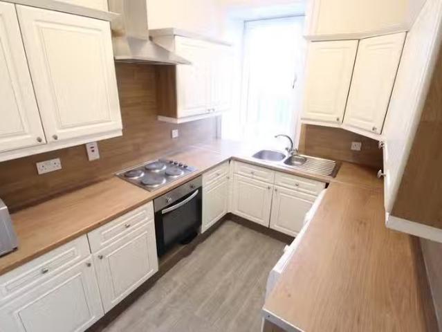 Deal! 1 BA 3 bedroom flat for rent in King Street, Second Floo.