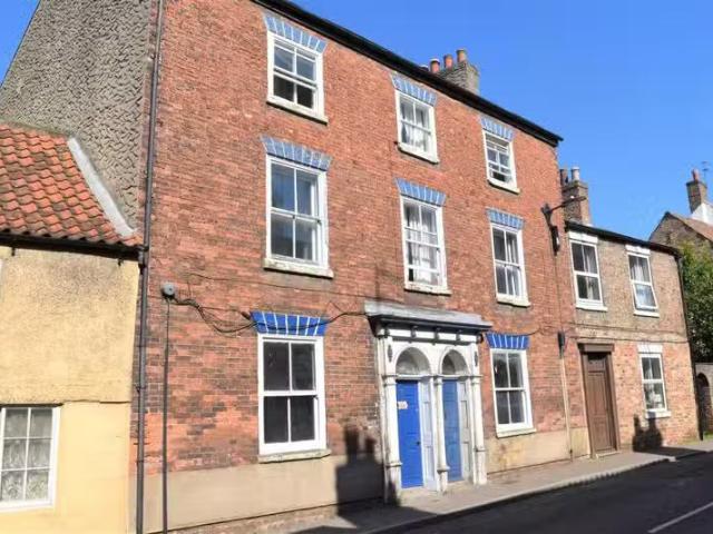 Rental! 1 BA 3 bedroom flat for rent in Low Skellgate, Ripon.
