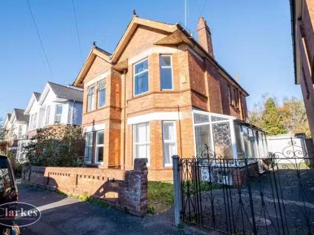 Deal! 1 BA 3 bedroom flat for rent in Spacious 3 Bedroom First.