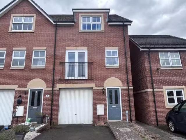 Deal! 1 BA 3 bedroom flat for rent in Tramside Way, Carlisle.
