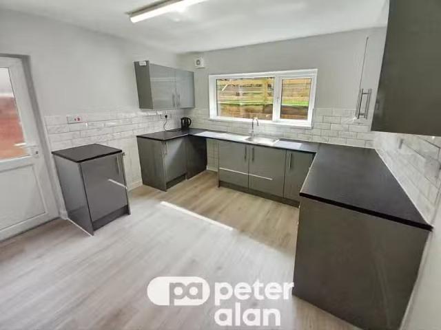 Cheap 1 BA 3 bedroom house for rent in Monk Street, CF44