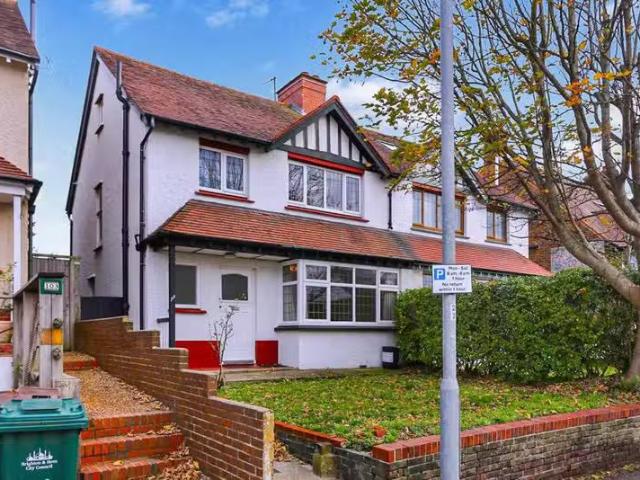 Deal! 1 BA 3 bedroom house for rent in Boundary Road, Hove, BN3