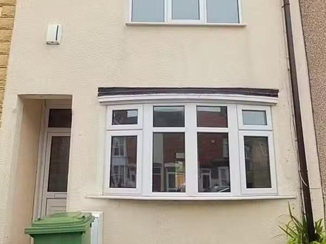 Just in! 1 BA 3 bedroom house for rent in David Street, Grimsb.