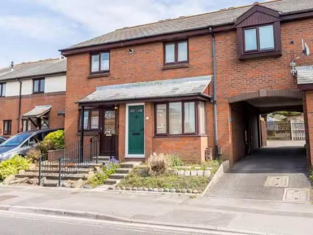Cozy 1 BA 3 bedroom house for rent in Green Gardens, Poole, BH15