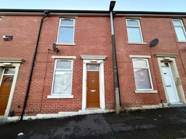 Unique 1 BA 3 bedroom house for rent in Lawrence Street, Black.