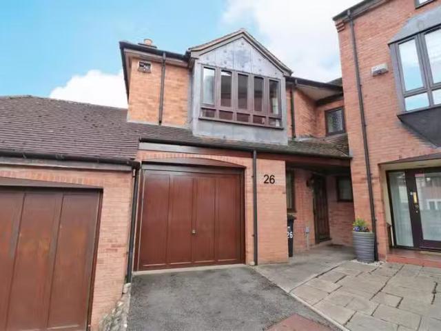 For Rent! 1 BA 3 bedroom house for rent in Priory Road, Warwic.