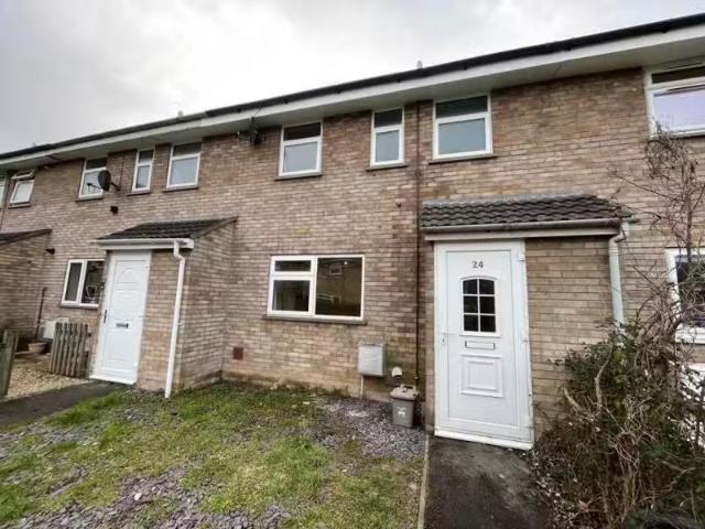 Cozy 1 BA 3 bedroom house for rent in Wynter Close, Worle, Wes.