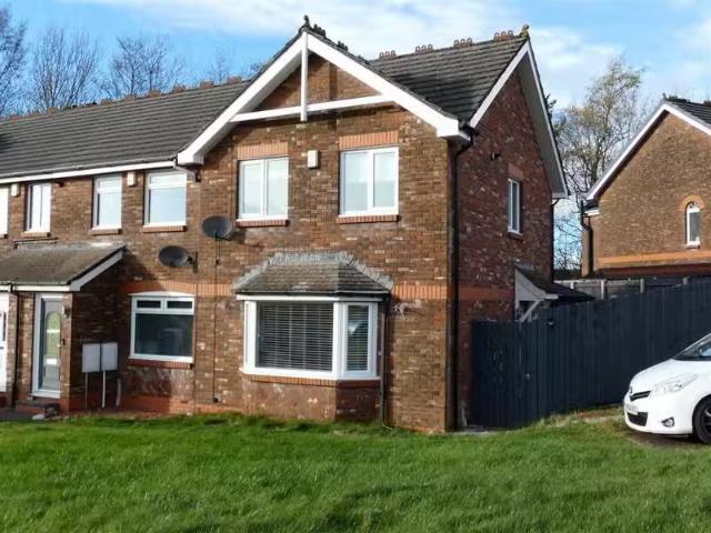 Cozy 1 BA 3 bedroom semi detached house for rent in Chaucer Ro.
