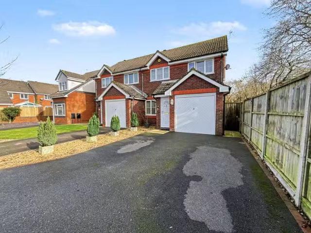 New 1 BA 3 bedroom semi detached house for rent in Christchurc.
