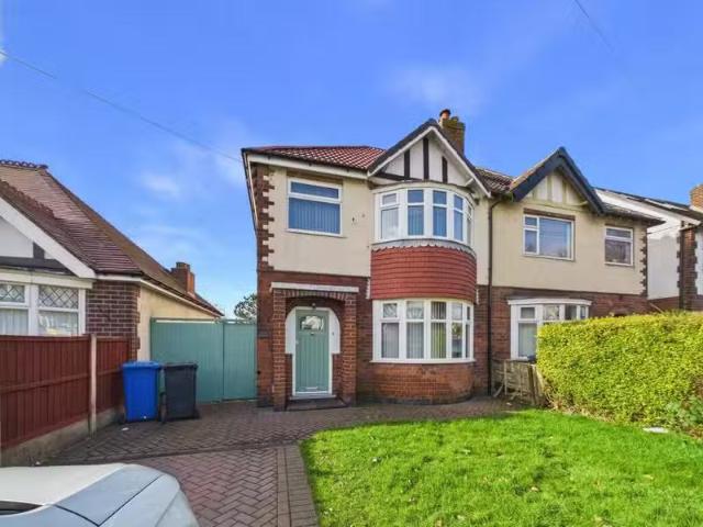 Cozy 1 BA 3 bedroom semi detached house for rent in Blagreaves.