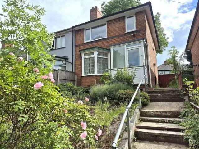 Deal! 1 BA 3 bedroom semi detached house for rent in Edgware R.
