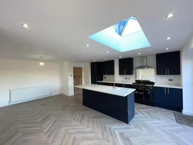Rental! 1 BA 3 bedroom semi detached house for rent in Lode La.
