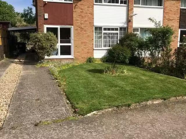 Deal! 1 BA 3 bedroom semi detached house for rent in Long Mead.