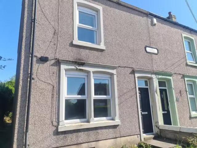 Cheap 1 BA 3 bedroom semi detached house for rent in Main Road.