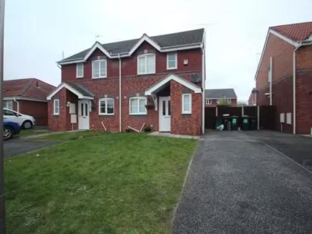 Charming 1 BA 3 bedroom semi detached house for rent in Malver.