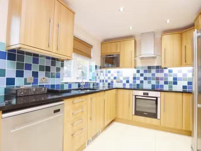 Cozy 1 BA 3 bedroom semi detached house for rent in South Hill.