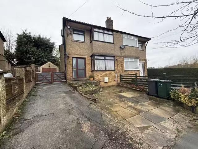 Deal! 1 BA 3 bedroom semi detached house for rent in Sherwell.