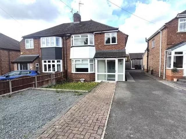 Cozy 1 BA 3 bedroom semi detached house for rent in Springfiel.
