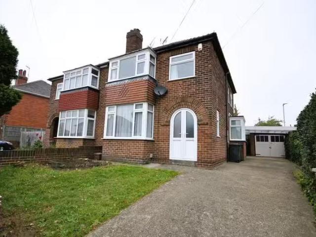 Cozy 1 BA 3 bedroom semi detached house for rent in St. Patric.