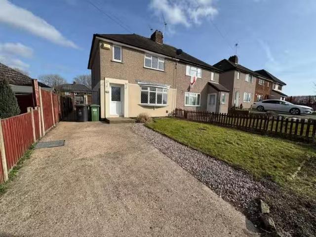 Rental! 1 BA 3 bedroom semi detached house for rent in Parkfie.