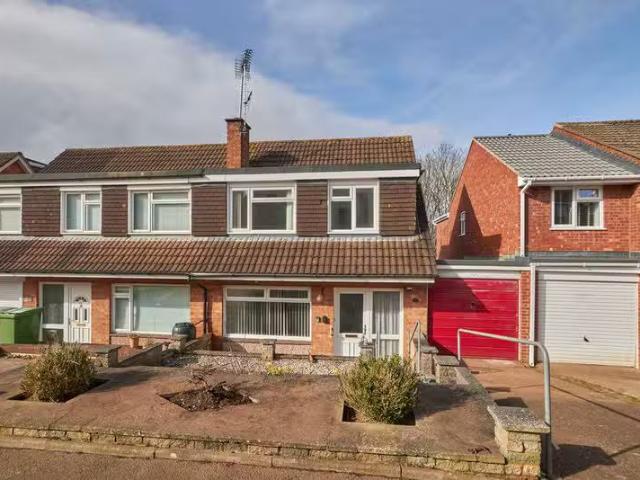 Nice 1 BA 3 bedroom semi detached house for rent in Quarry Par.
