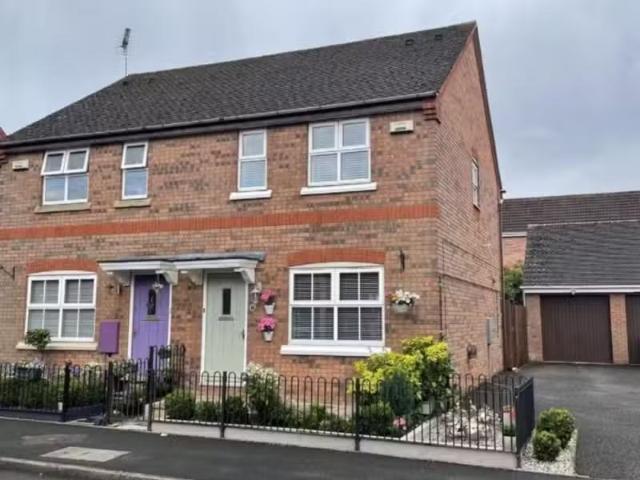 New 1 BA 3 bedroom semi detached house for rent in Rumbush Lan.