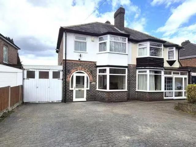 Cozy 1 BA 3 bedroom semi detached house for rent in Woolmore R.