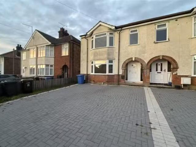 Cheap 1 BA 3 bedroom semi detached house for rent in Westholme.