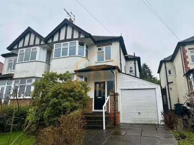 Charming 1 BA 3 bedroom semi detached house for rent in Wheats.