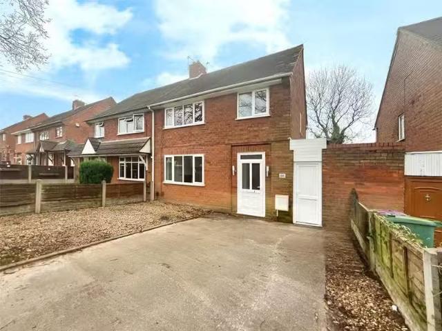 Cozy 1 BA 3 bedroom Semi Detached House to rent, Ashmore Avenu.