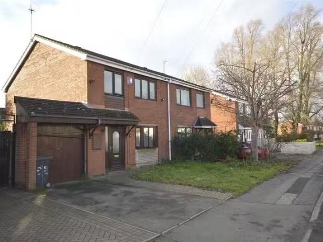 Just in! 1 BA 3 bedroom Semi Detached House to rent, Broad Str.
