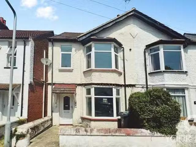 For Rent! 1 BA 3 bedroom Semi Detached House to rent, Ferndale.