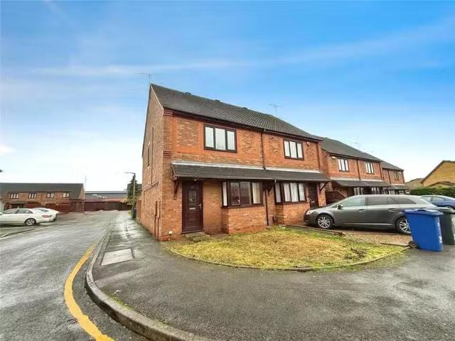 Nice 1 BA 3 bedroom Semi Detached House to rent, Orchard Park.