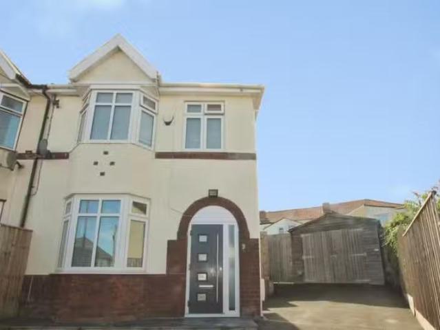 Deal! 1 BA 3 bedroom terraced house for rent in Morley Terrace.