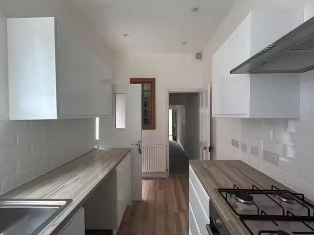 Deal! 1 BA 3 bedroom terraced house for rent in Abbey Road, Sm.